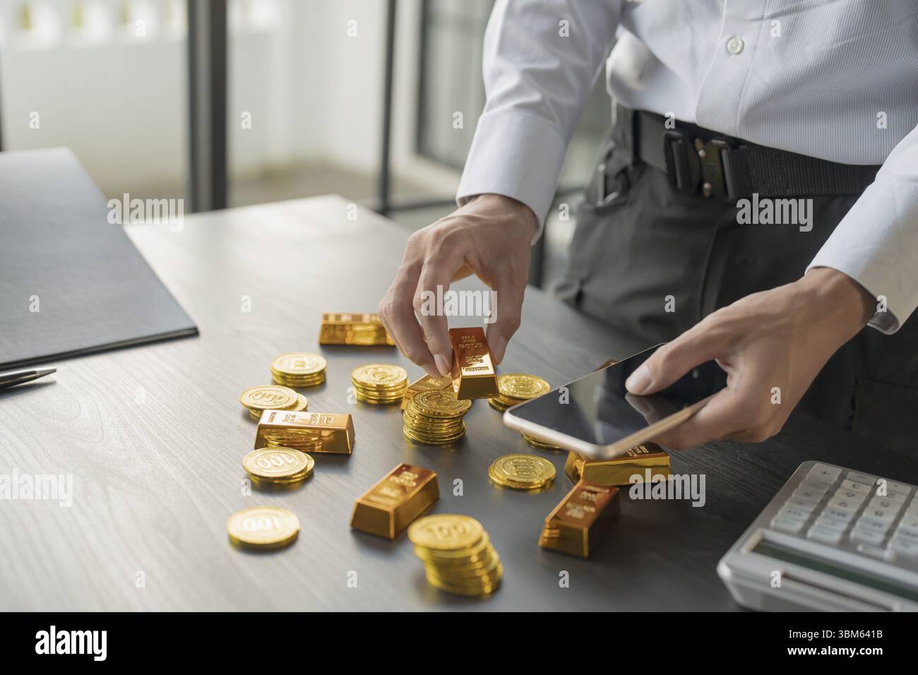 Hand offering house price hi-res stock photography and images - Alamy