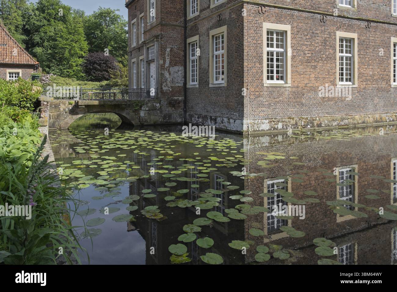 Moated castle Haus Welbergen, Ochtrup, Welbergen, Muensterland, North ...