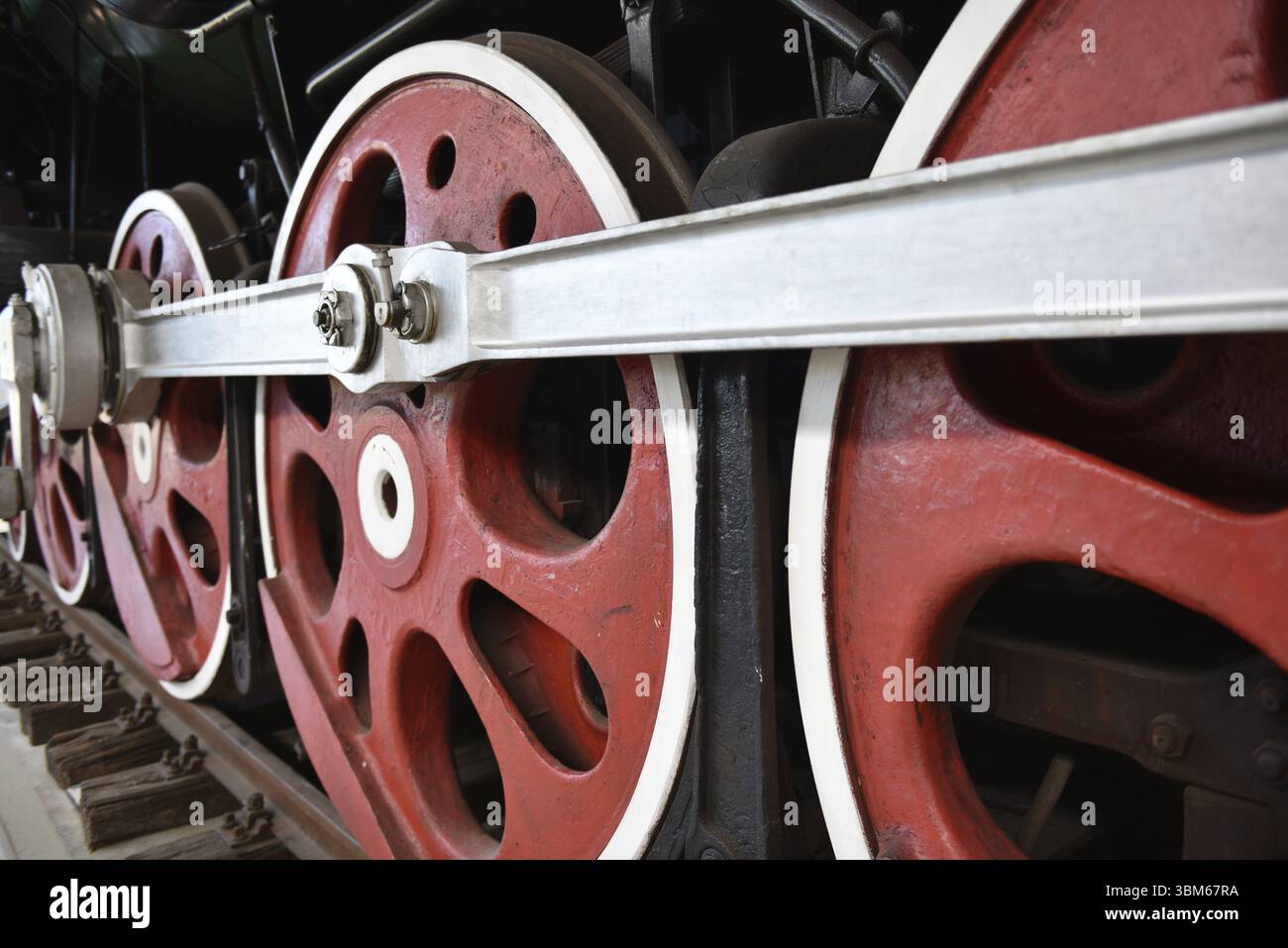 Driving wheels of the express train, steam locomotive P36 123 in the ...