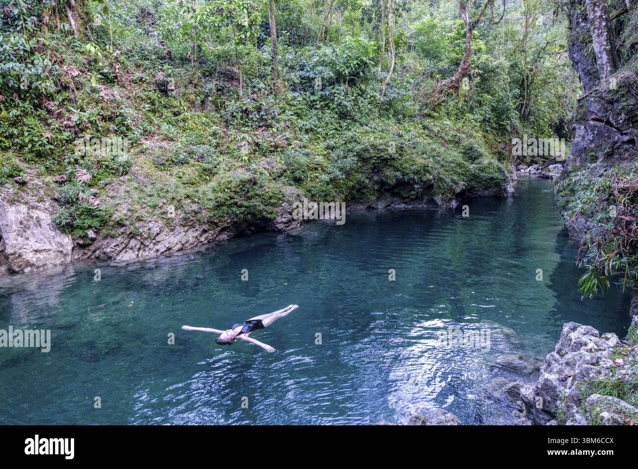 Bathers in the river Cuatro Chorros, Lancetillo-La Parroquia, Zona ...