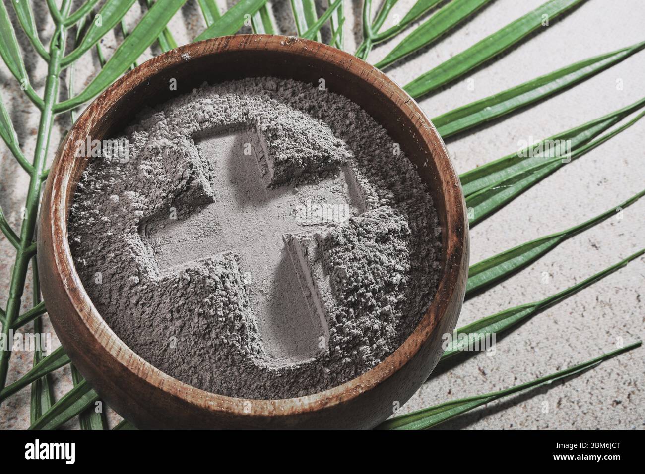 Catholic cross palm leaf hi-res stock photography and images - Alamy