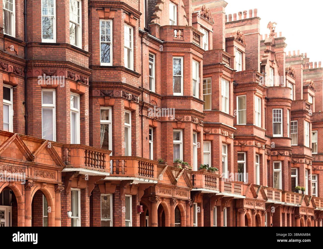 Houses – Street of traditional terraced homes in neighbourhood Stock ...