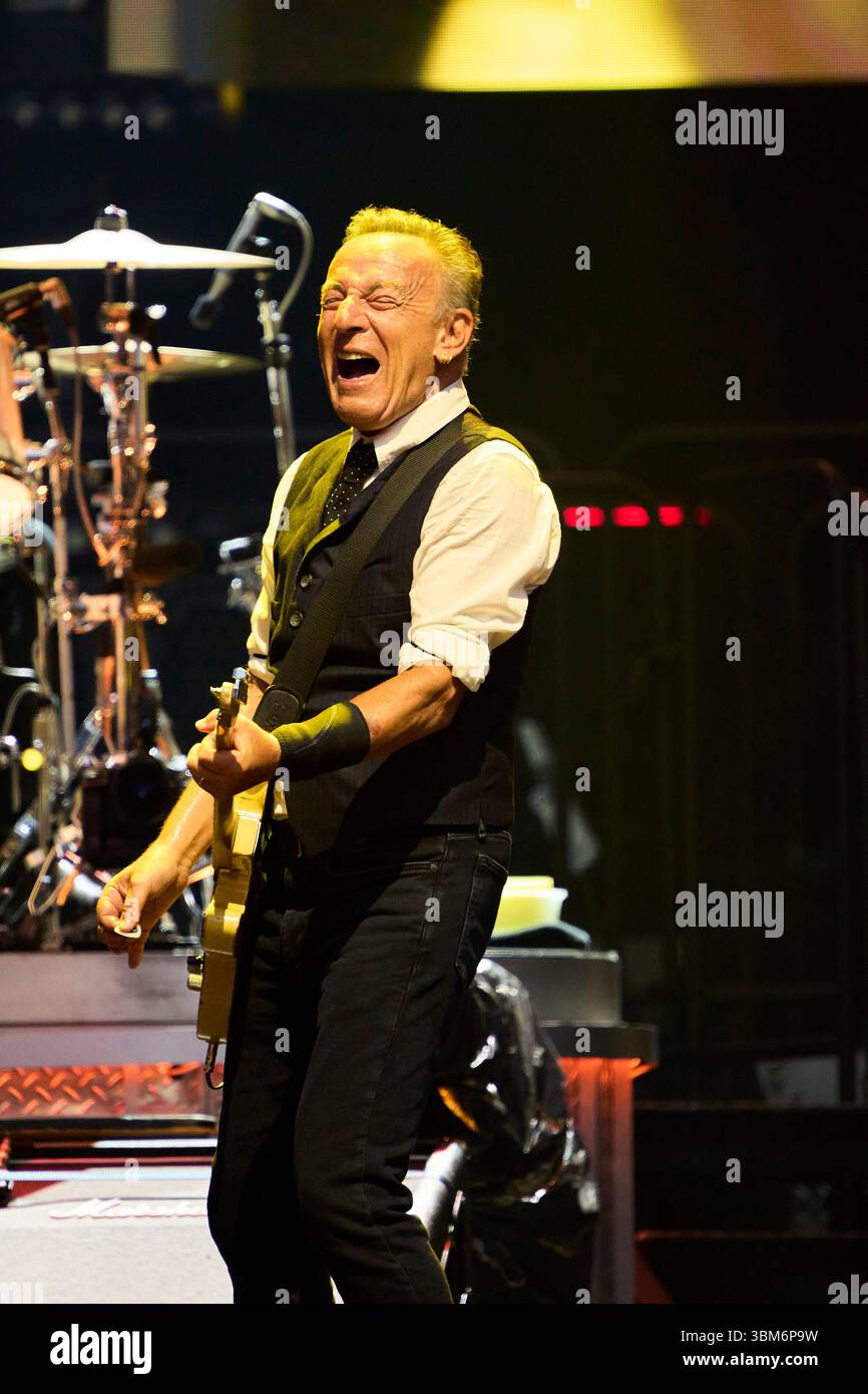 June 24, 2025, Madrid, Spain: BRUCE SPRINGSTEEN performs on stage ...
