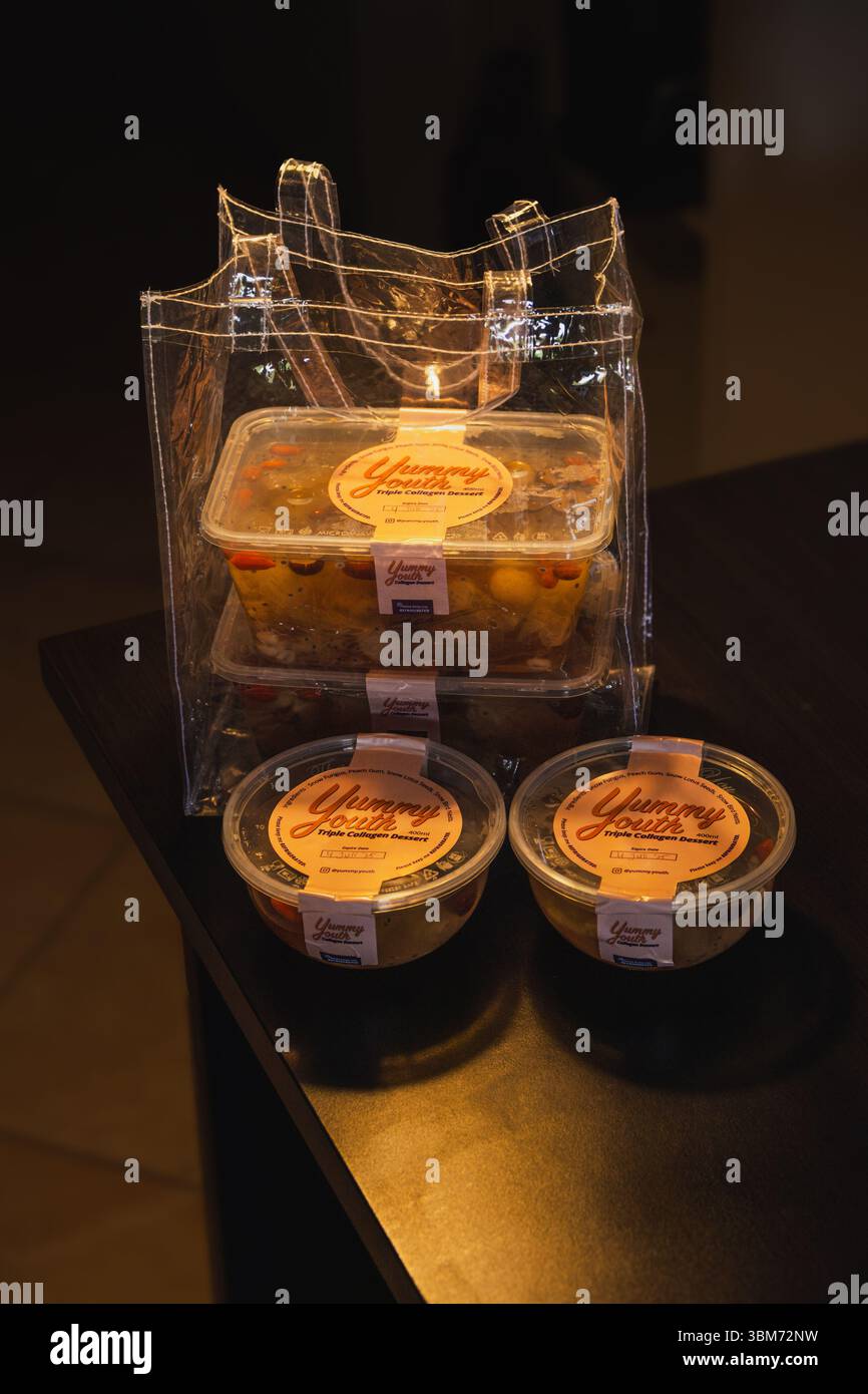 Premium food bowls hi-res stock photography and images - Alamy