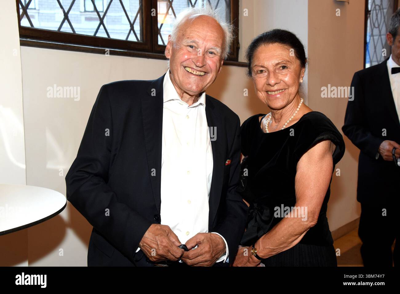 Thamara Barth, Cornelia Corba, Uschi von Luttiz, Philip Birnstiel ...