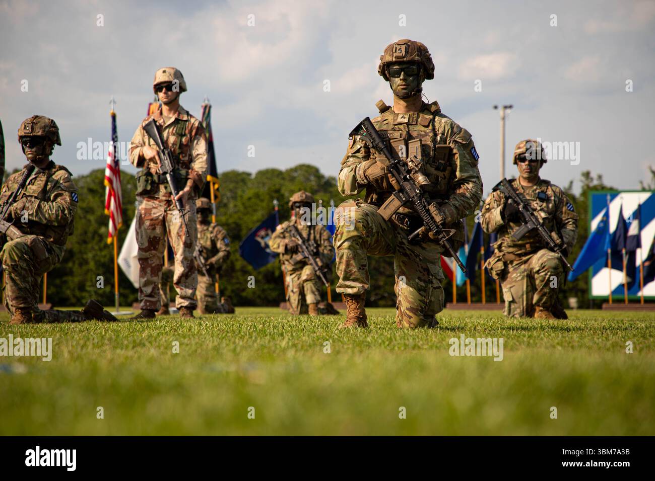 Soldiers assigned to the 3rd Infantry Division recite the Soldier’s ...