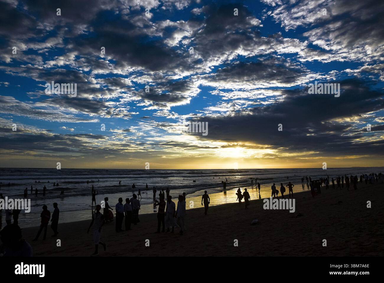 Walking coxs bazar beach hi-res stock photography and images - Alamy