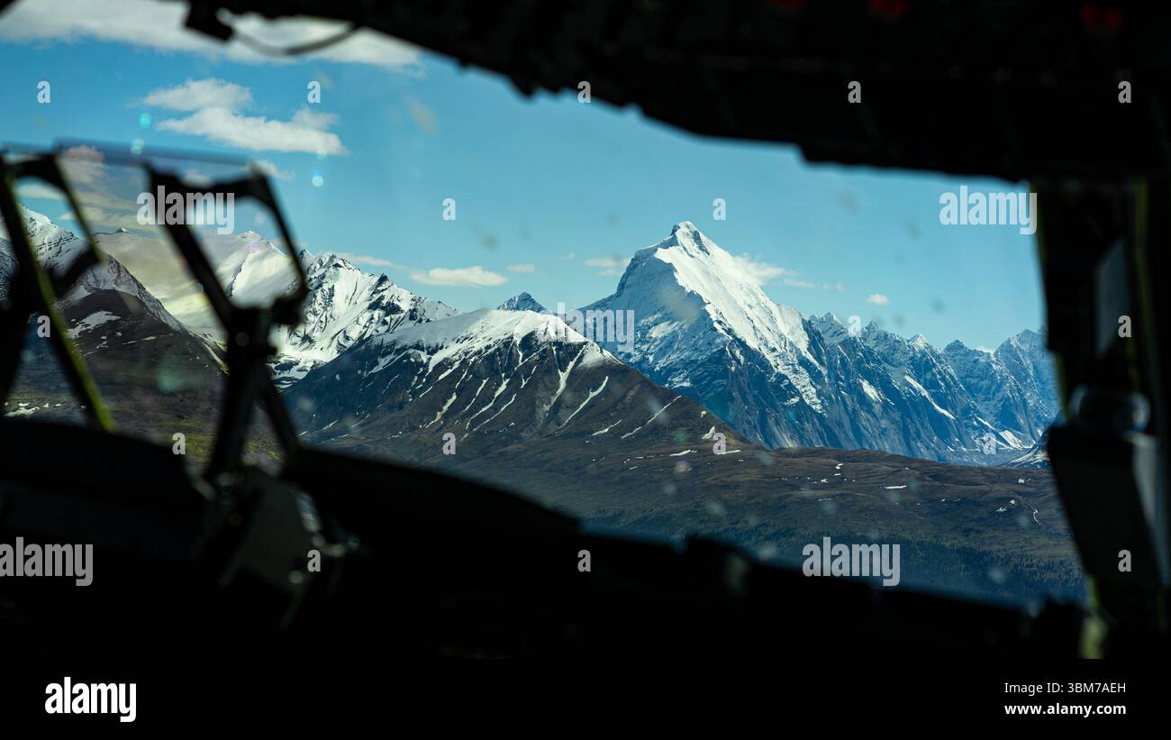 An Alaska Air National Guard C-17A Globemaster III aircraft practices ...