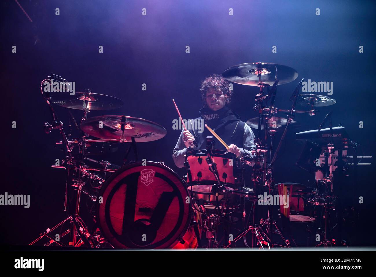 Twenty One Pilots - The Clancy World Tour - Josh Dun live in der ...