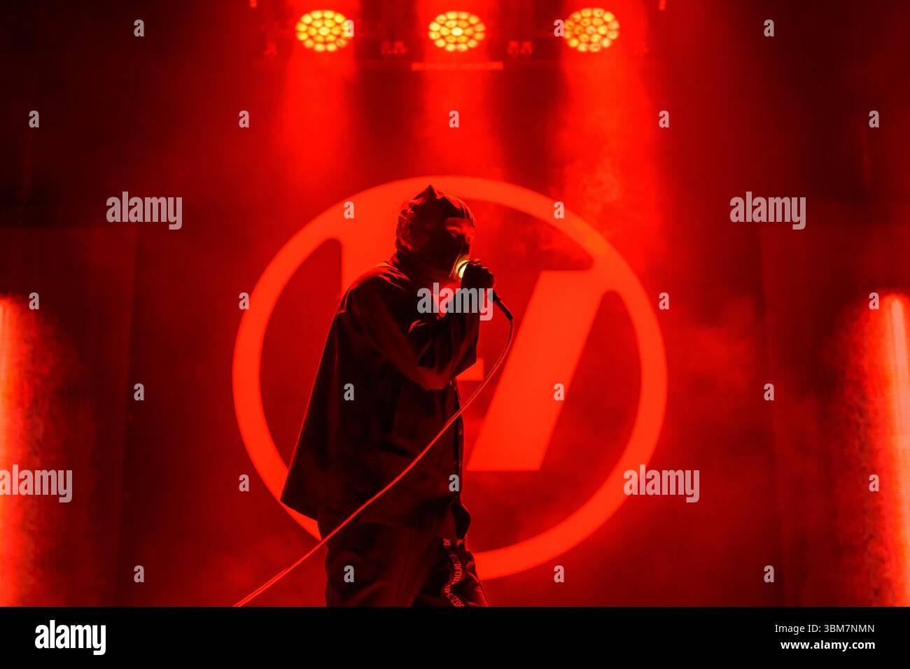 Twenty One Pilots - The Clancy World Tour - Tyler Joseph live in der ...