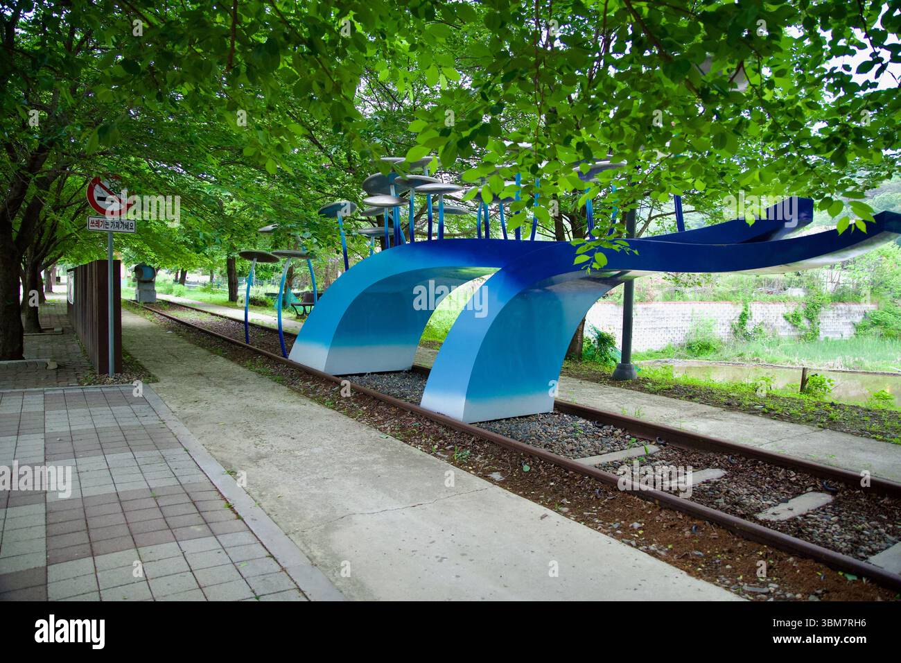 Yangpyeong County, South Korea - May 19th 2025: A blue sculptural ...