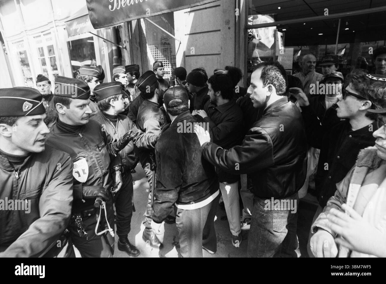 Riot police faces Jews activists from Bethar while far-right activists ...
