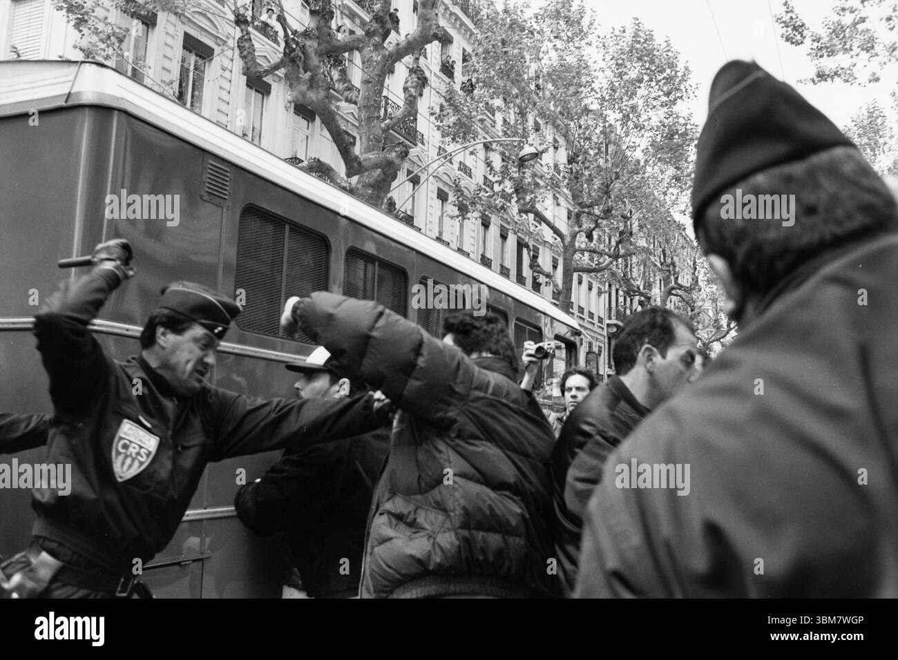 Riot police faces Jews activists from Bethar while far-right activists ...