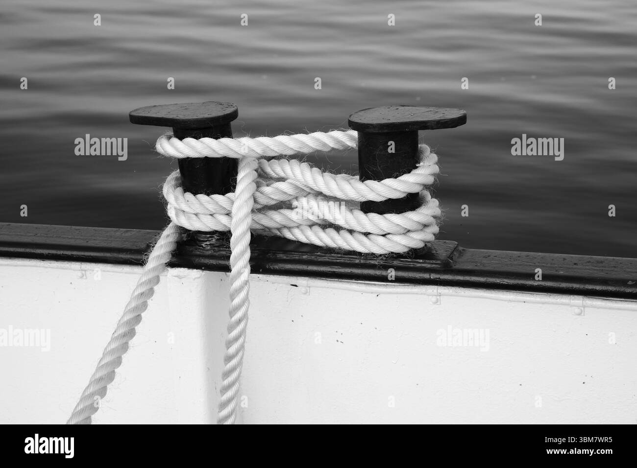 Rope of an old ferry on Lake Mjosa Stock Photo - Alamy