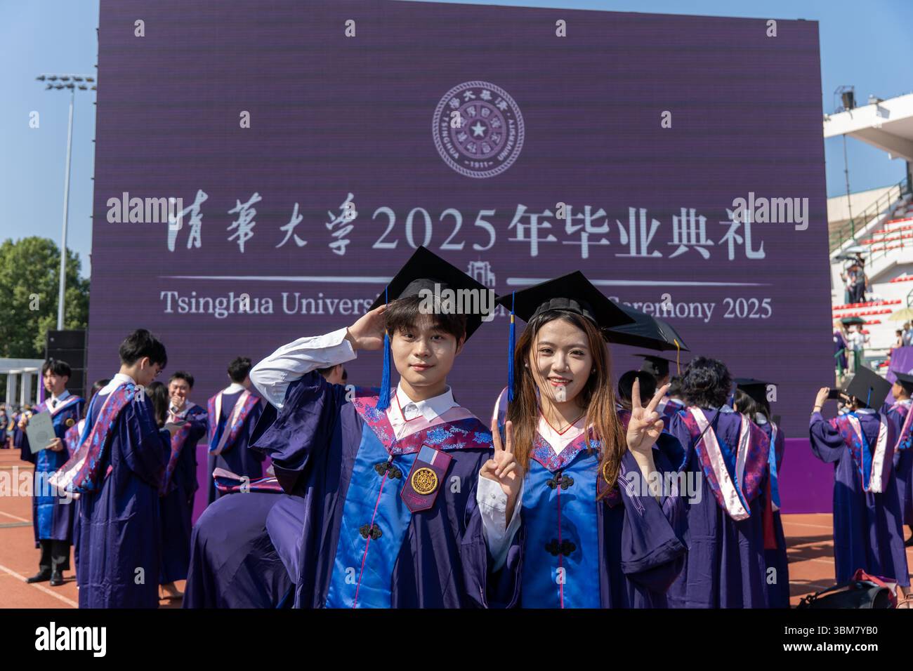 The 2025 Tsinghua University Postgraduate Commencement Ceremony is held ...