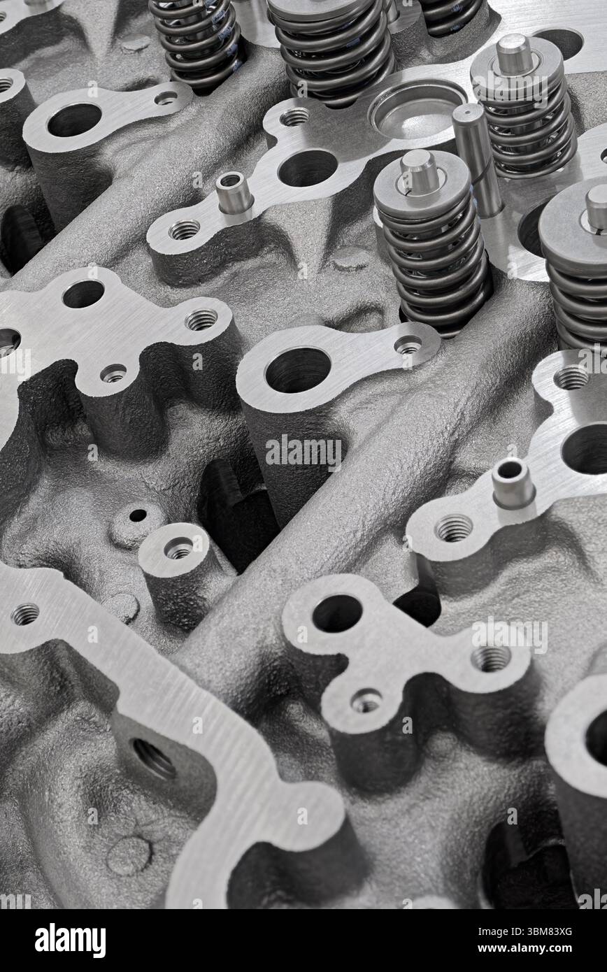 Cylinder head of an internal combustion engine with the cover removed ...