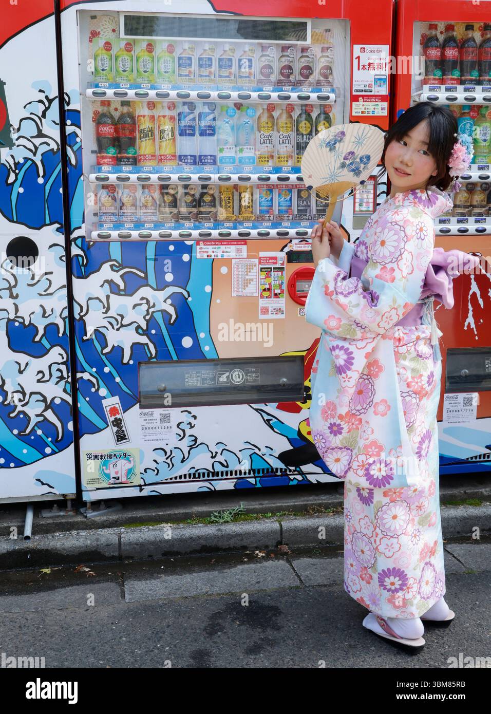 PHOTO SESSION AT A VENDING MACHINE Stock Photo - Alamy