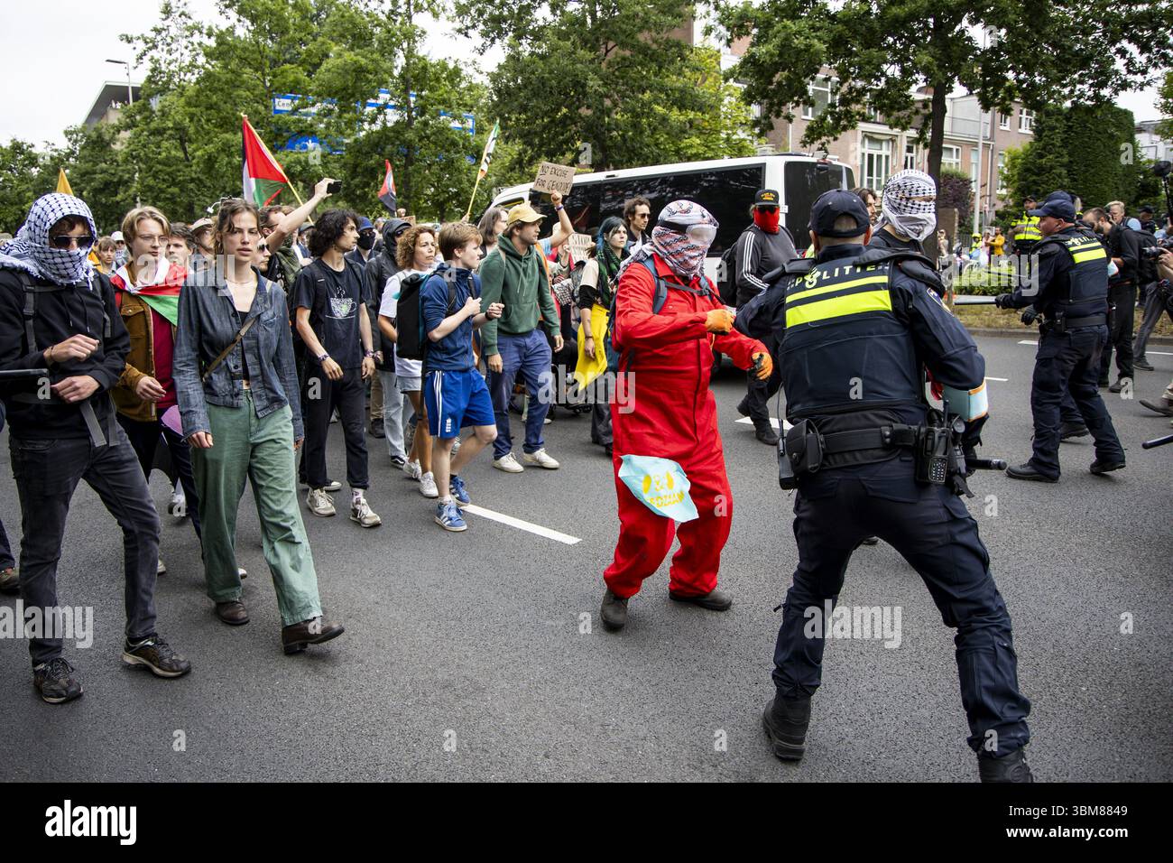 DEN HAAG - Demonstrators from Extinction Rebellion (XR) protest during ...