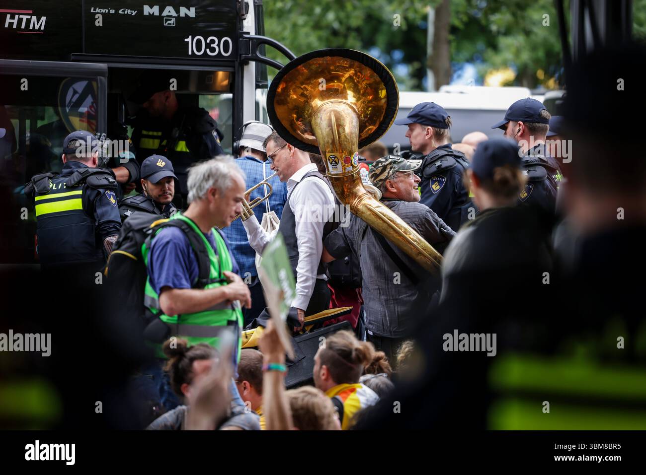 DEN HAAG - Demonstrators from Extinction Rebellion (XR) protest during ...