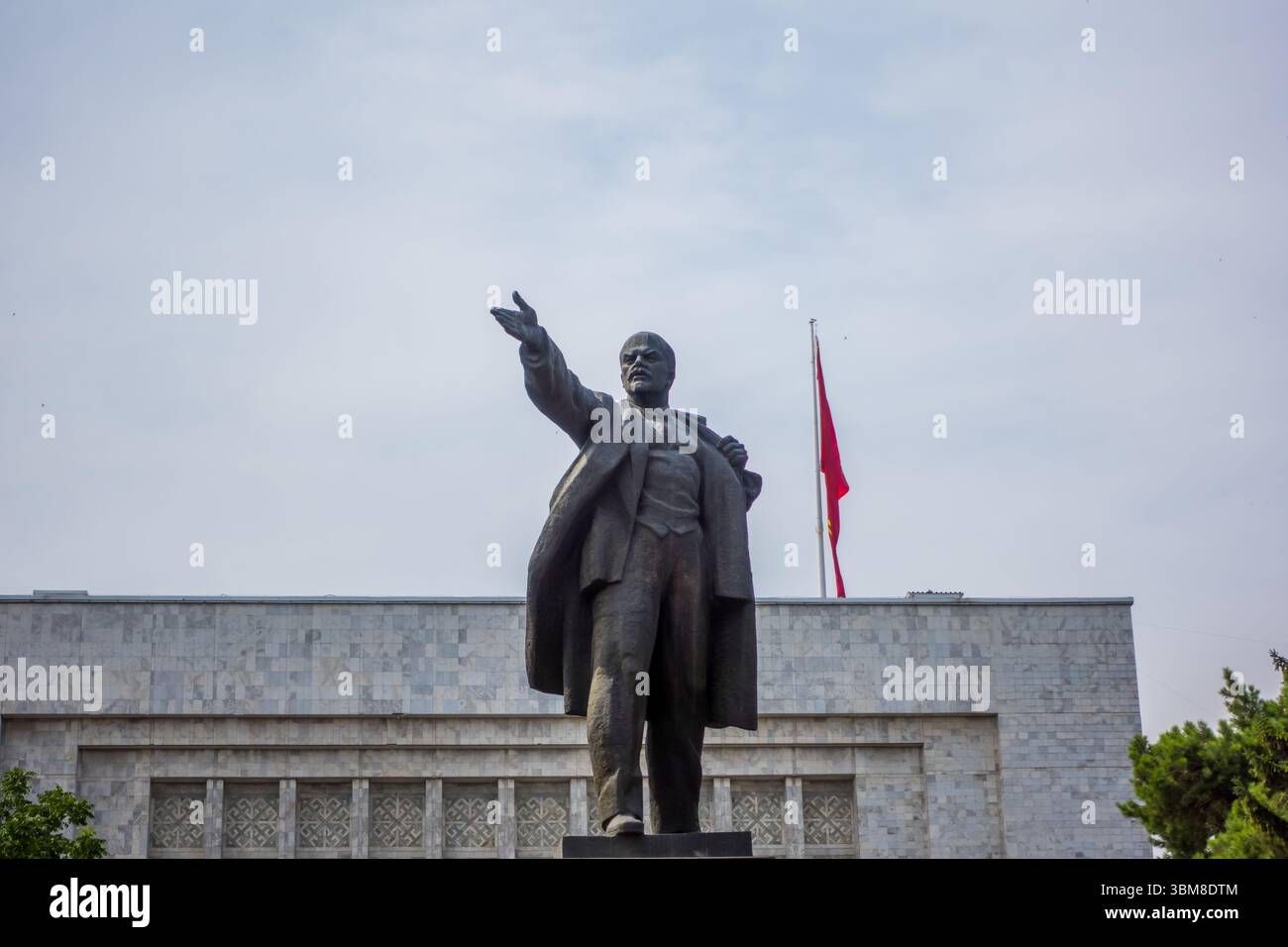 The Massive Lenin statue in Bishkek, Kyrgzstan Stock Photo - Alamy