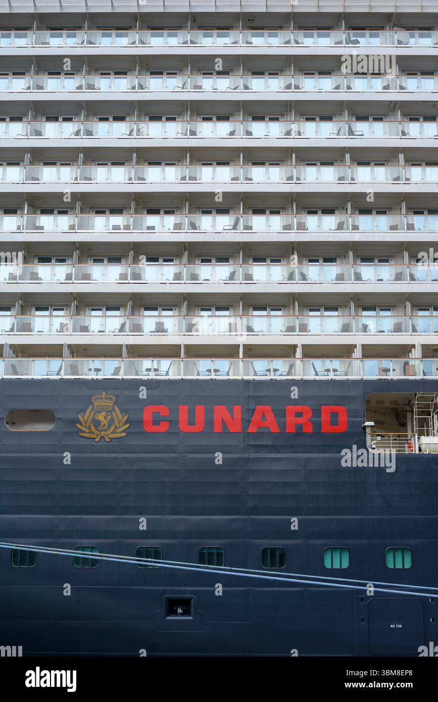 Cunard cruise ship and logo Stock Photo - Alamy