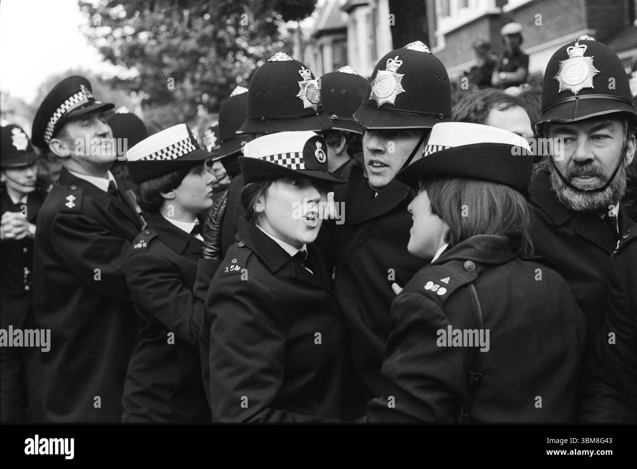 1970 strike uk workers hi-res stock photography and images - Alamy