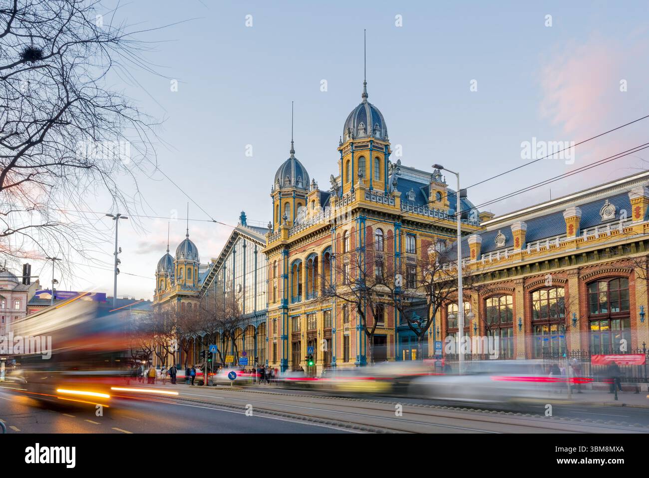 Old building featuring hi-res stock photography and images - Alamy