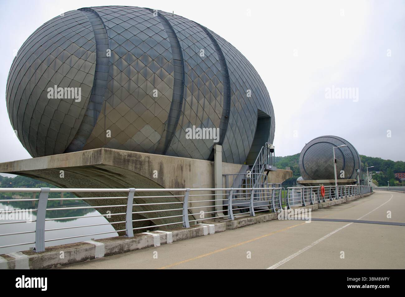 Yeoju City, South Korea - May 19th, 2025: Pedestrian and cycling lanes ...