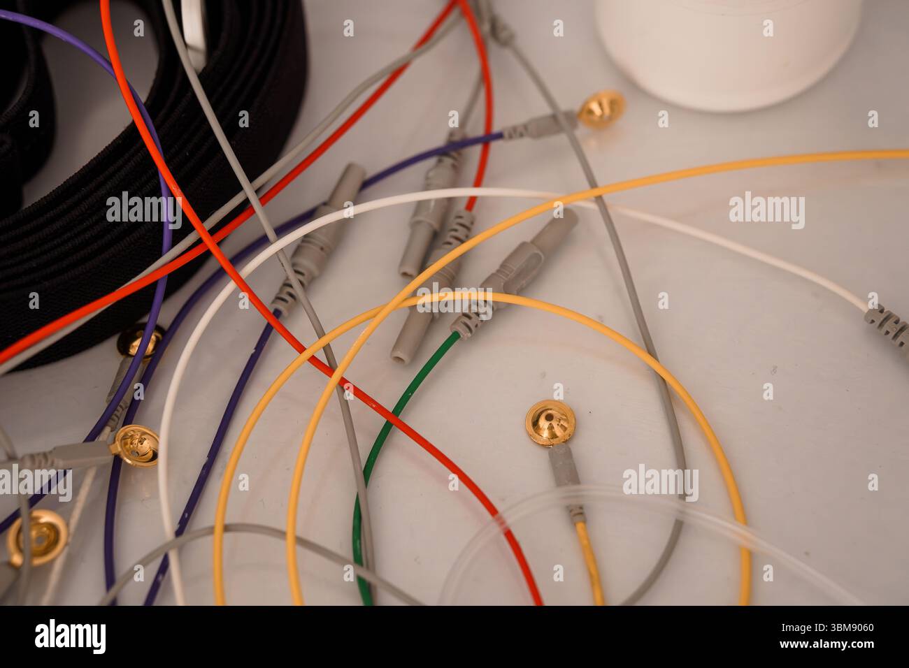 Eeg wiring patient hi-res stock photography and images - Alamy