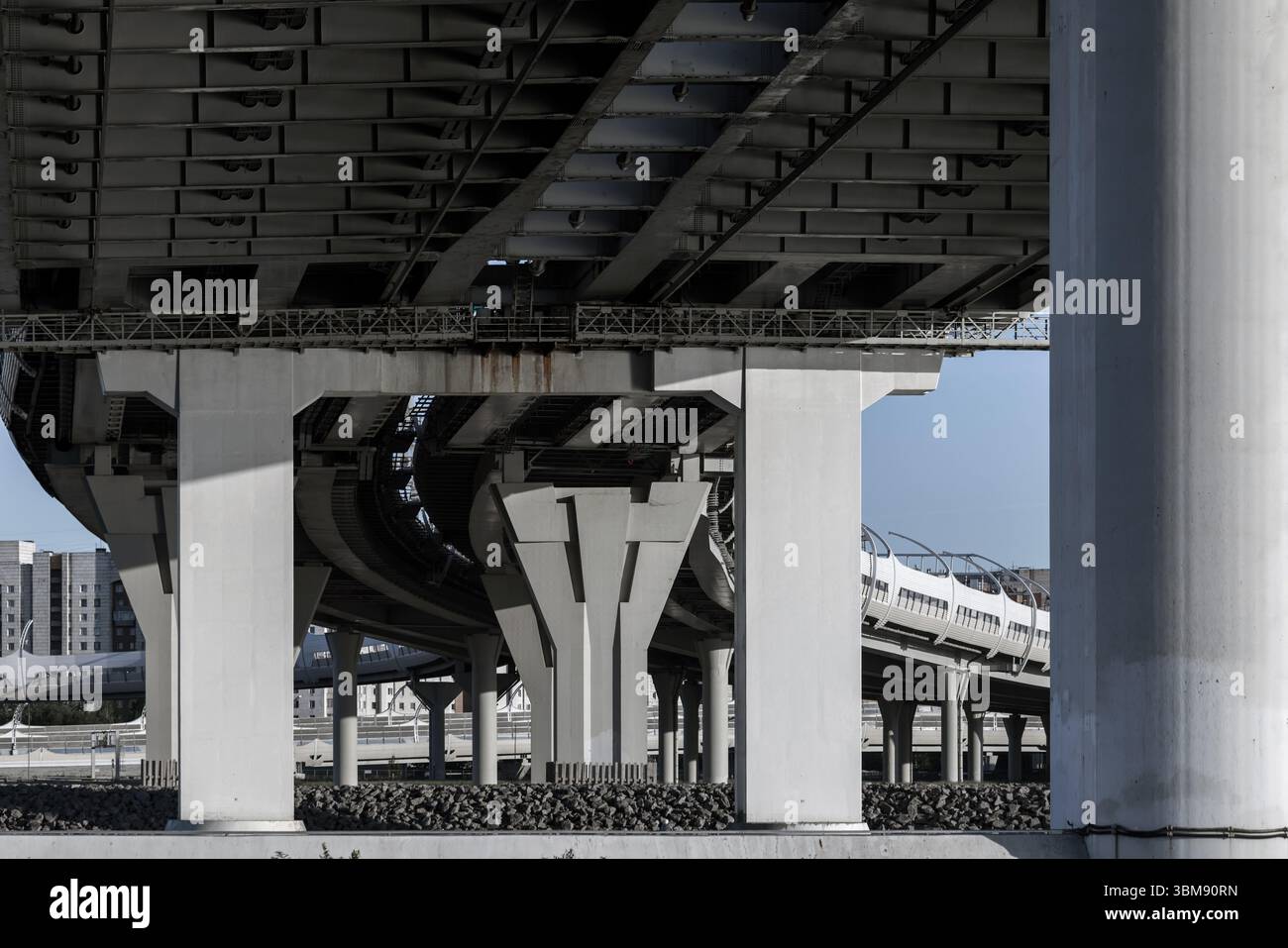 Bridge pillar hi hi-res stock photography and images - Alamy