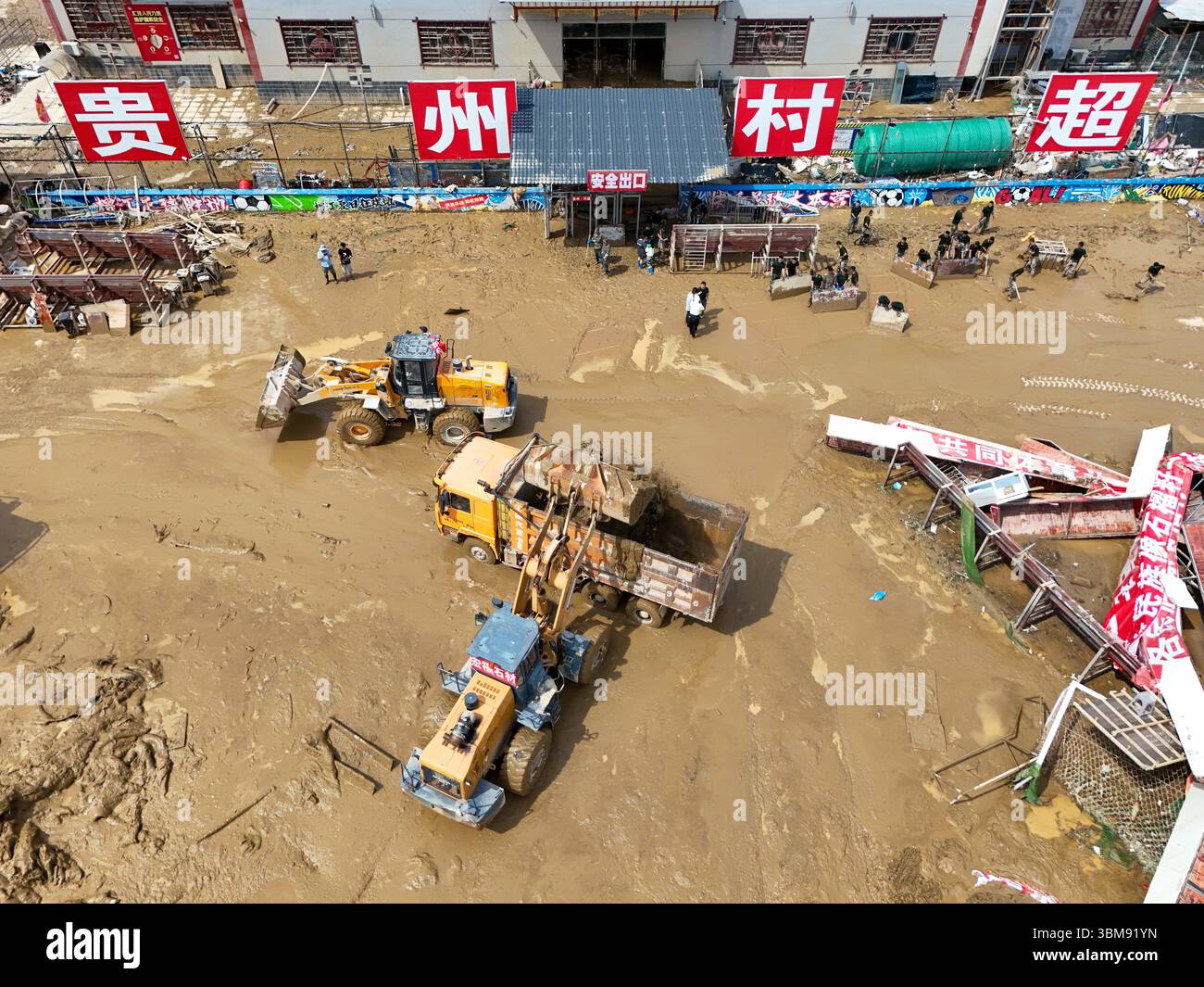 (250625) -- QIANDONGNAN, June 25, 2025 (Xinhua) -- An aerial drone ...
