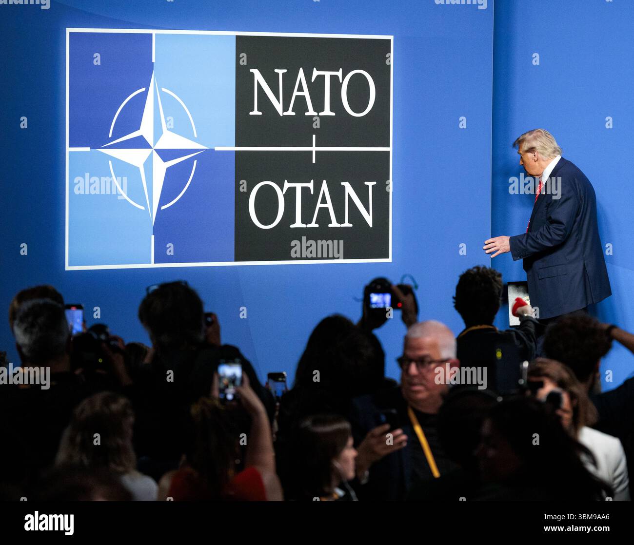 DEN HAAG - Donald Trump, president of the United States, during a press ...
