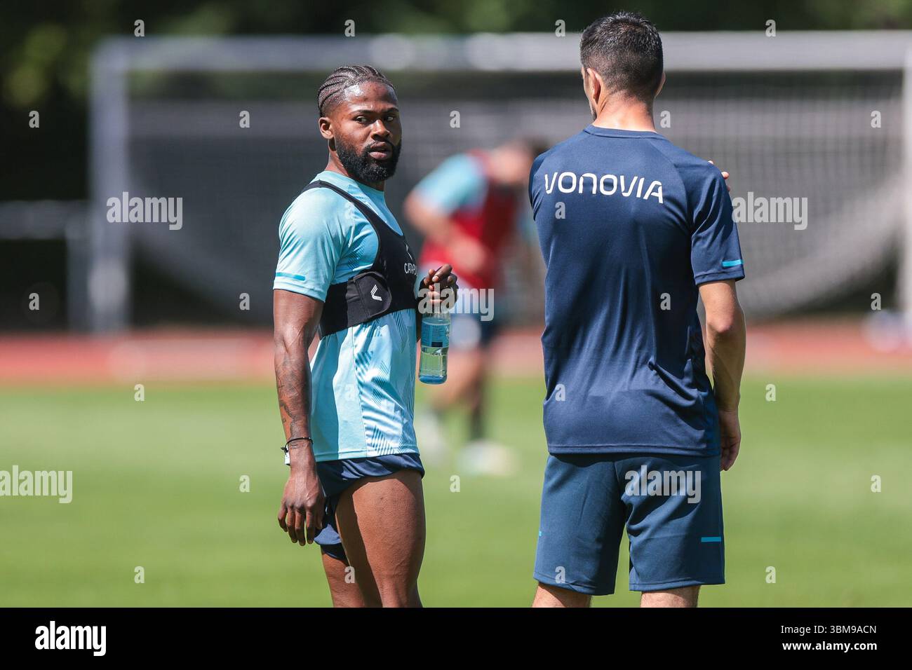 25.06.2025, Trainingsauftakt VfL Bochum 1848, v. l. Moritz-Broni ...
