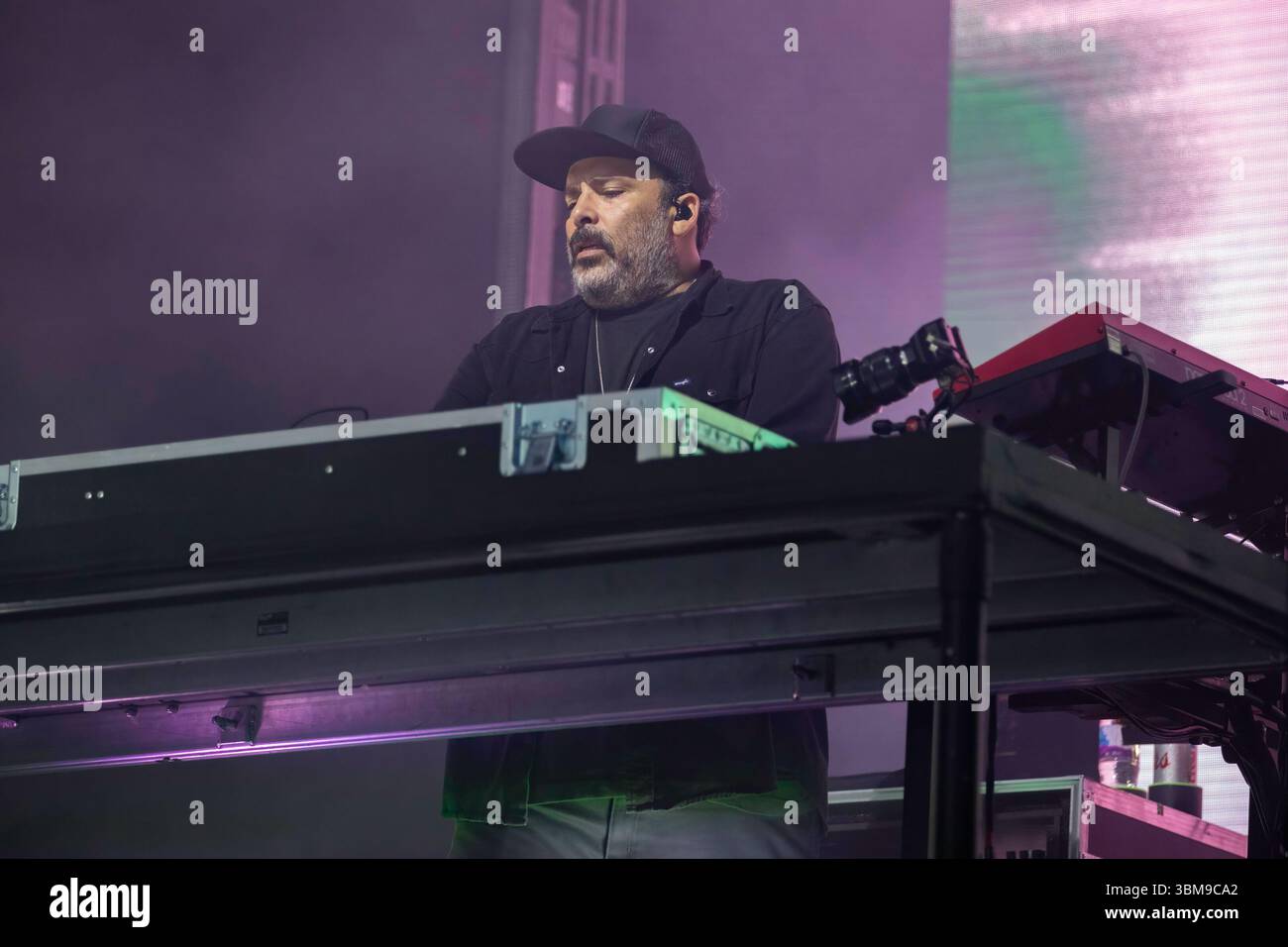 Deftones chino moreno hi-res stock photography and images - Alamy