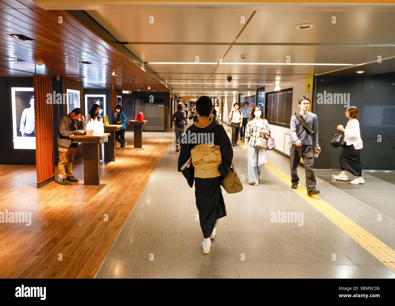 Tokyo transit system hi-res stock photography and images - Alamy