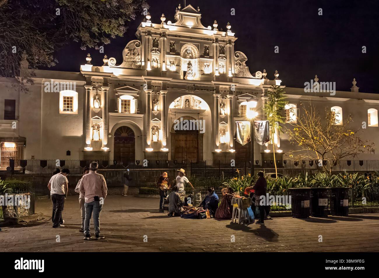 Catedral de San Jose, Plaza Mayor, Parque central, nighttime, Antigua ...