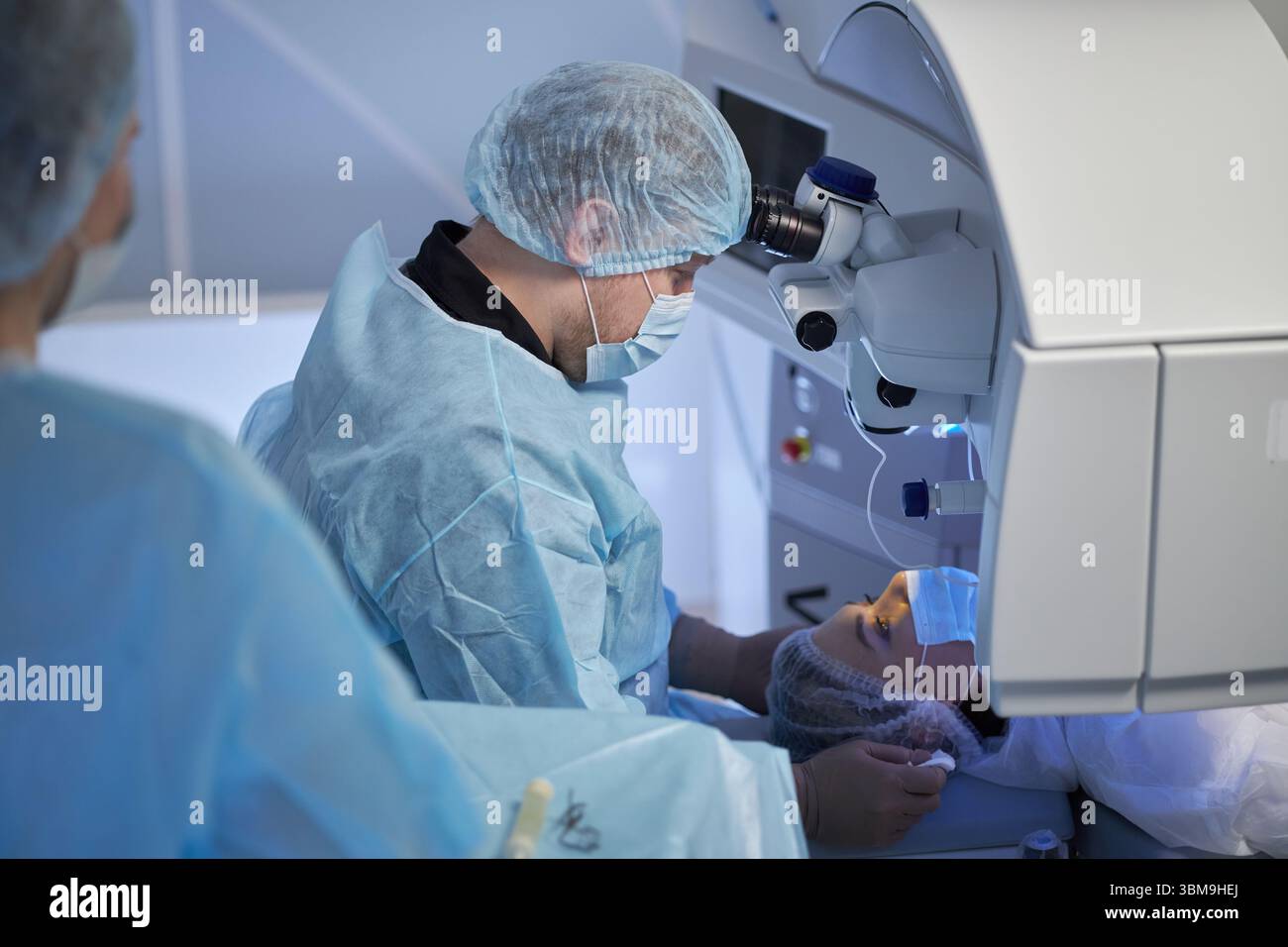 Laser eye surgery hi-res stock photography and images - Alamy