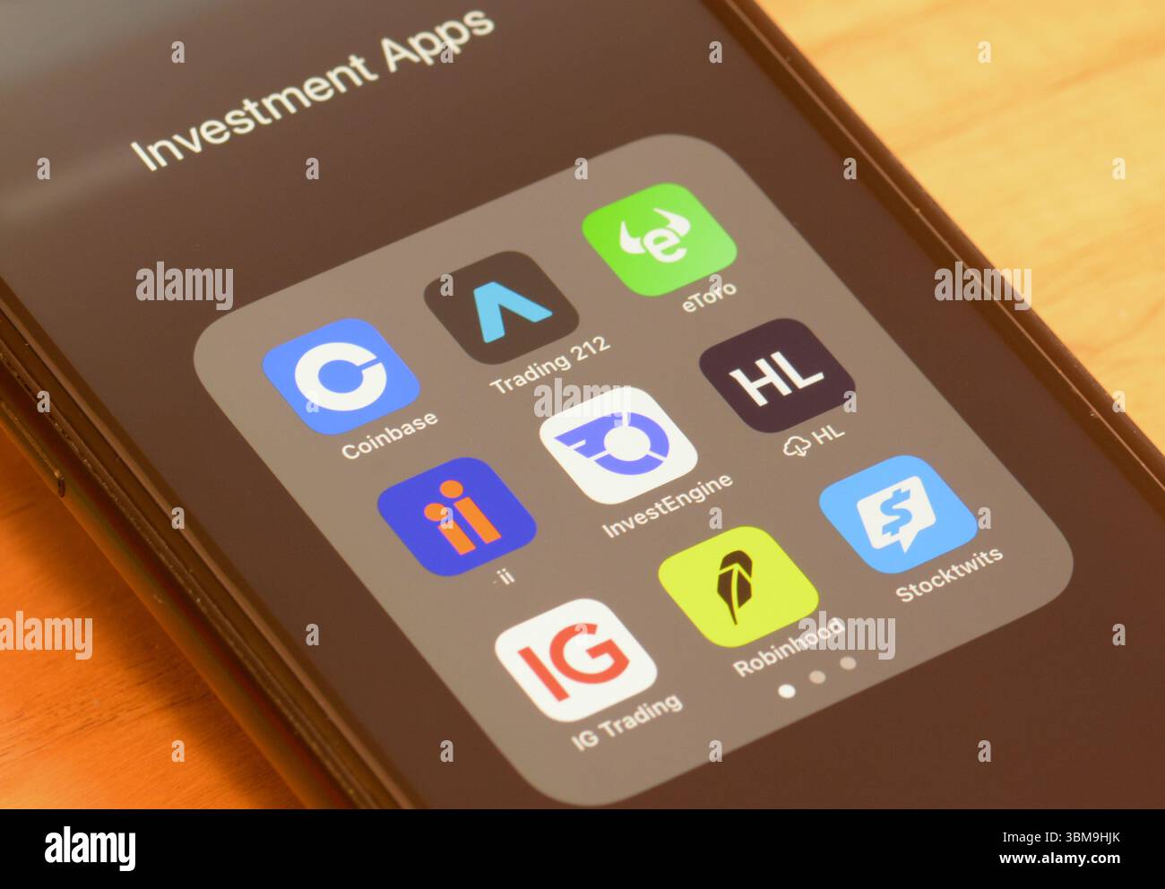 Mobile app options hi-res stock photography and images - Alamy