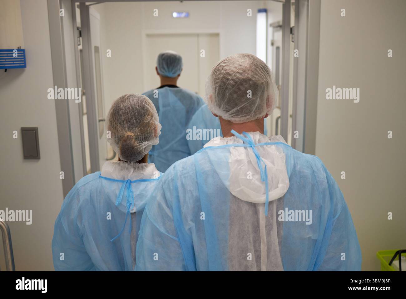 Medical team entering hospital room hi-res stock photography and images ...