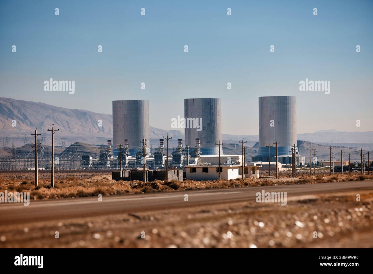 Shiraz power station, extraction of electricity in the desert. Combine ...