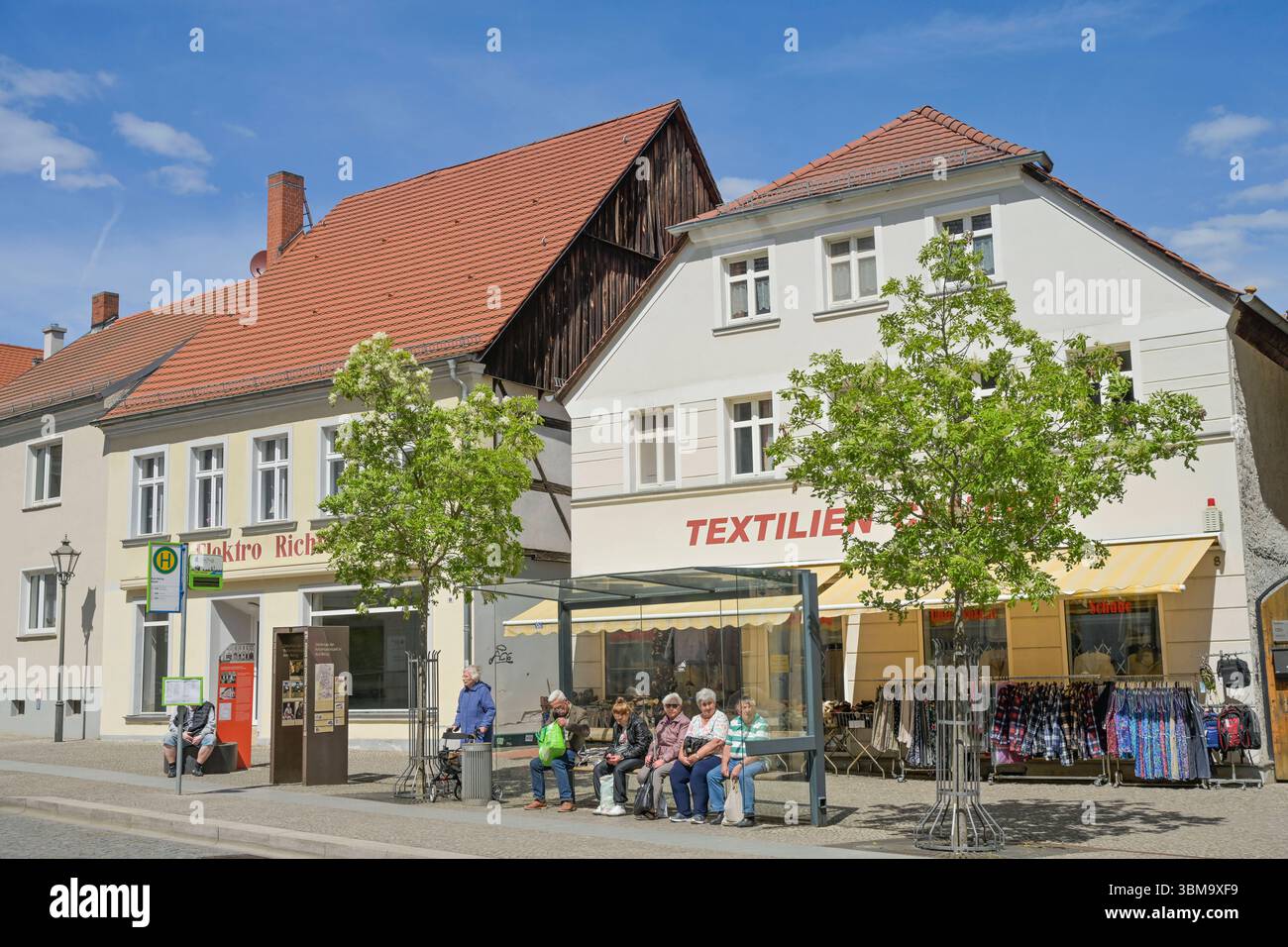 Altbauten, Bushaltestelle, Wiesenburger Straße, Altstadt, Bad Belzig ...