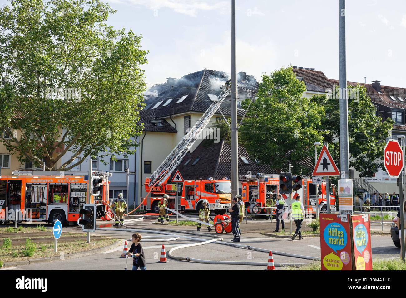 Stuttgart Dachgeschossbrand in der Regerstraße 13a in Botnang Photo ...