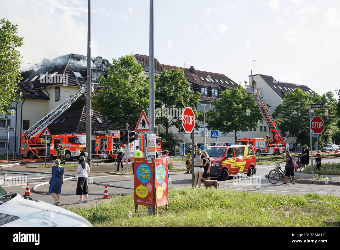 Stuttgart Dachgeschossbrand in der Regerstraße 13a in Botnang Photo ...