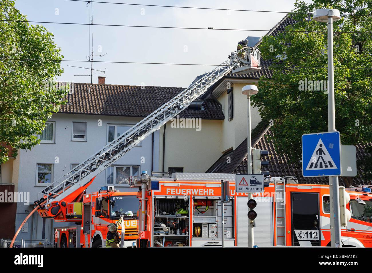 Stuttgart Dachgeschossbrand in der Regerstraße 13a in Botnang Photo ...