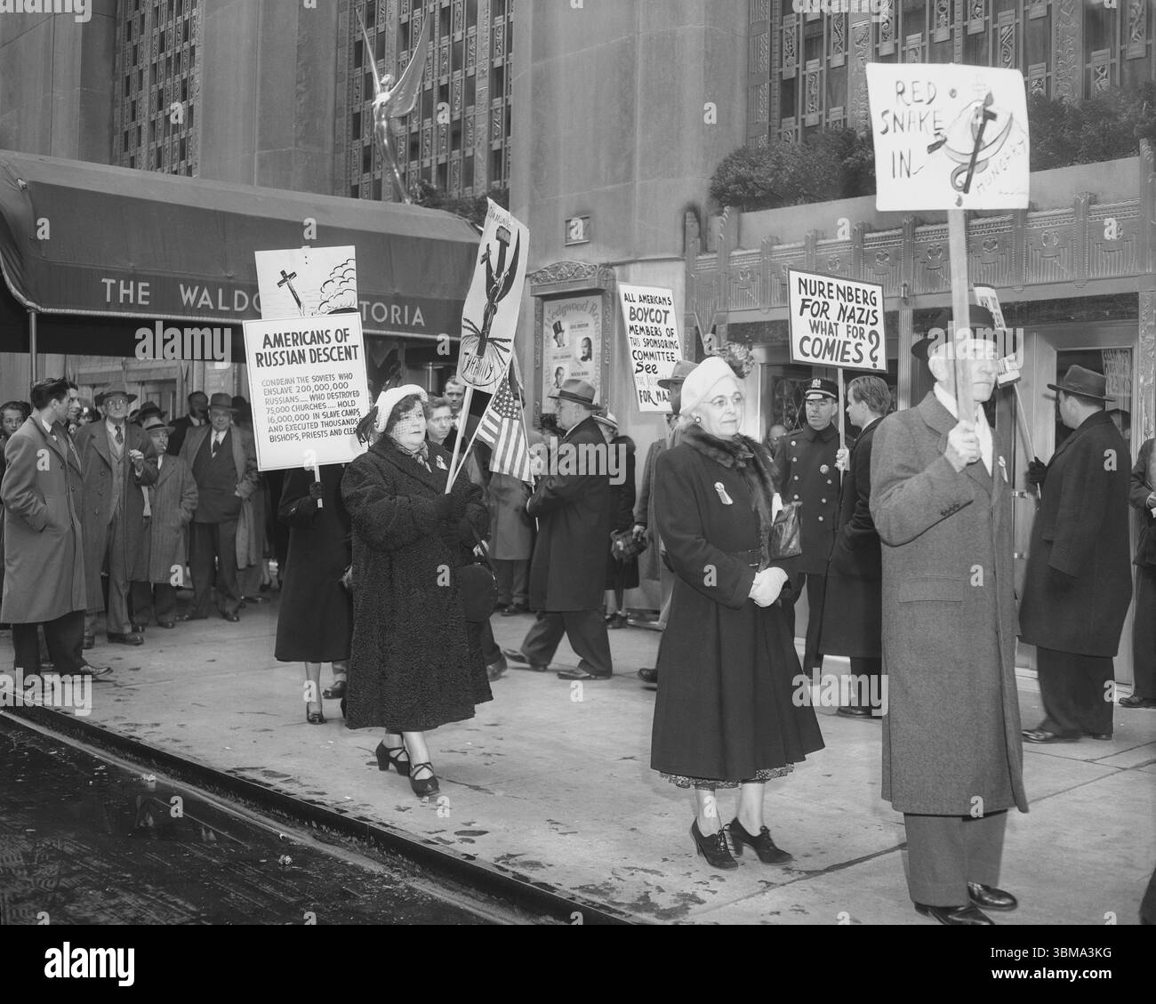 Protestors march in a picket line outside the Waldorf Astoria Hotel in ...