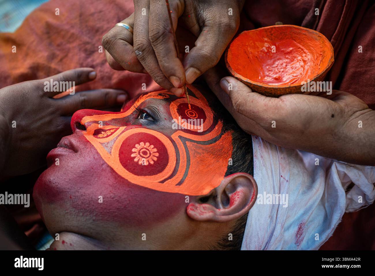 Face painting for Theyyam dance Stock Photo - Alamy