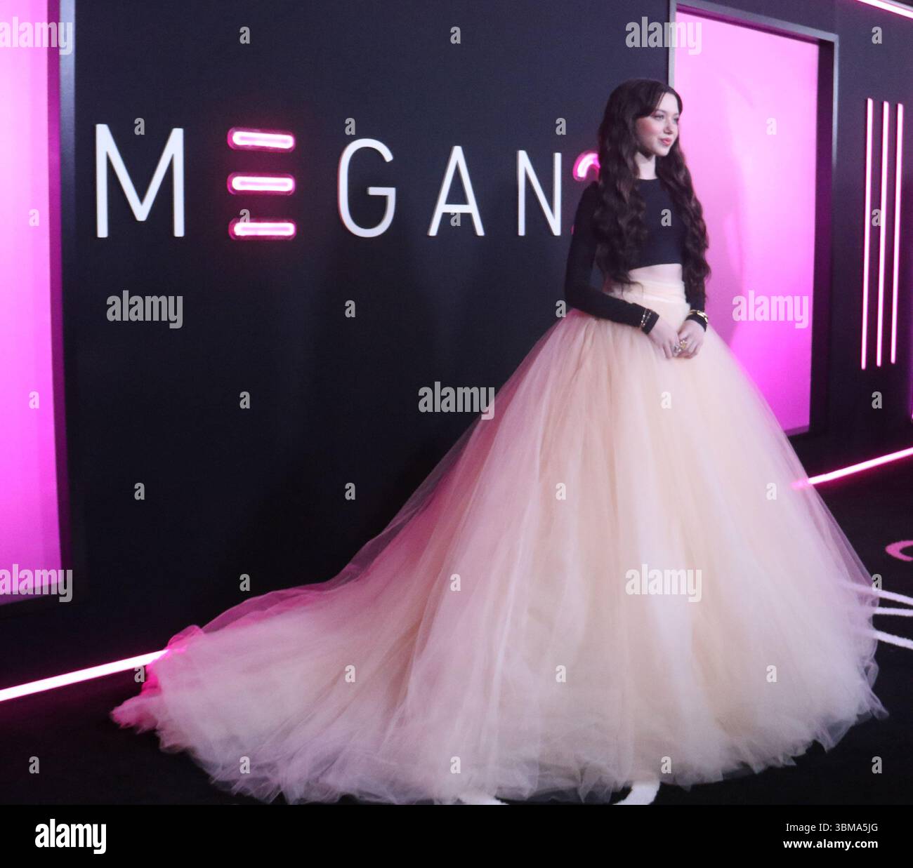 New York, NY Juen 24 2025:Violet McGraw attend Universal Pictures ...