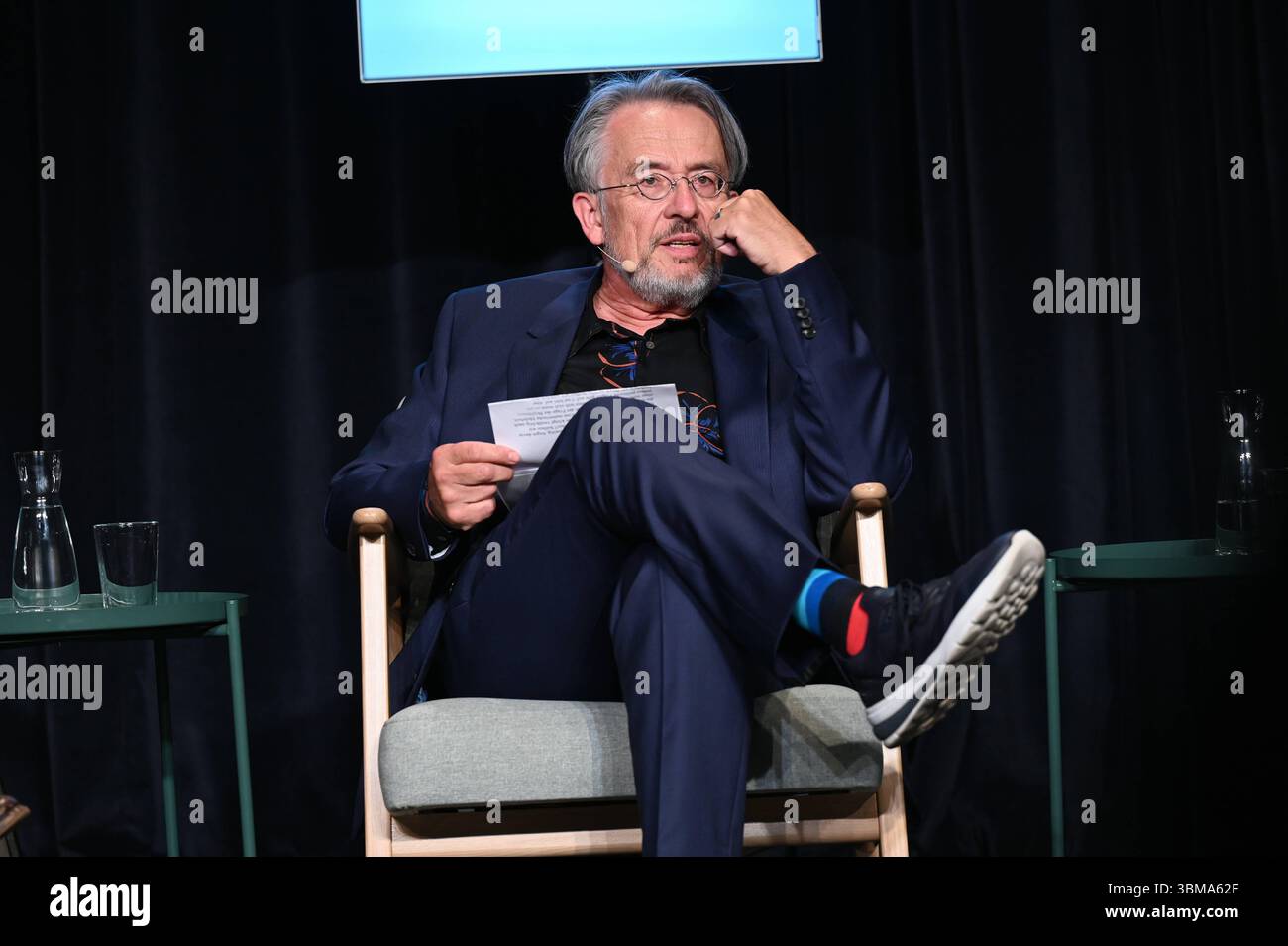 Journalist Gert Scobel spricht auf der Phil.Cologne, ein ...
