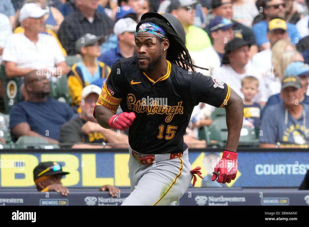 Pittsburgh Pirates' Oneil Cruz (15) scores on an RBI single hit by ...