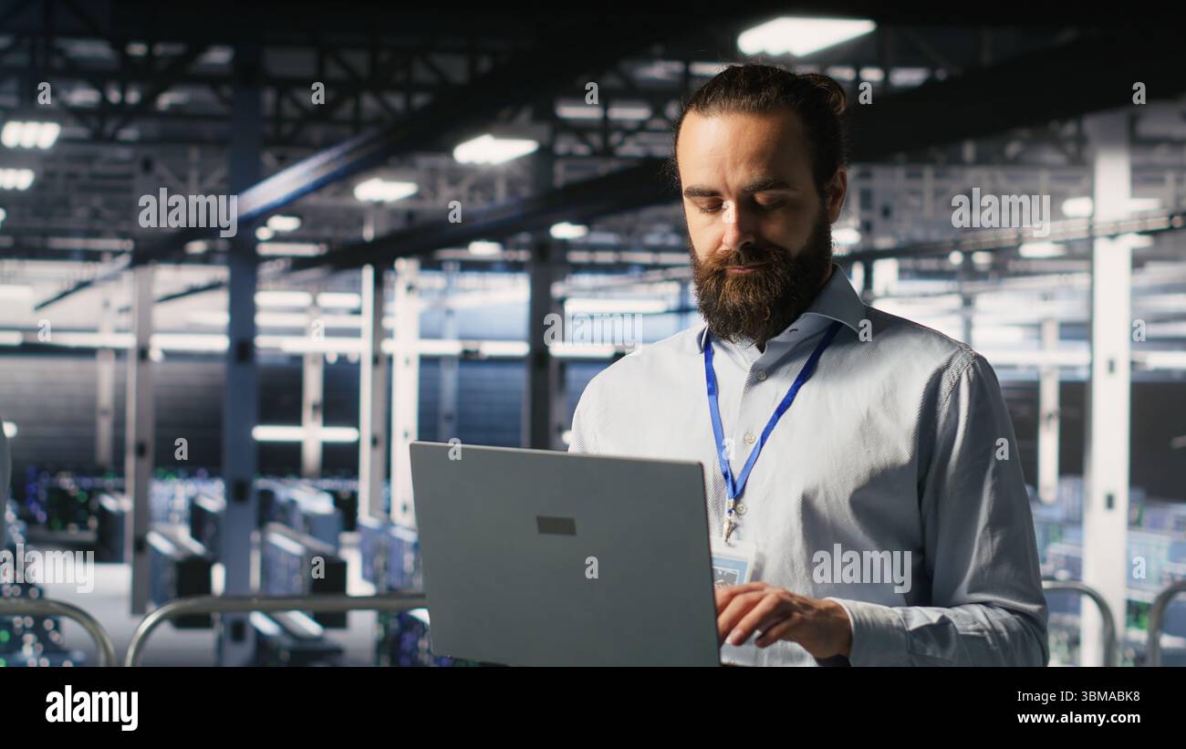 Computer scientists on data center hi-res stock photography and images - Alamy